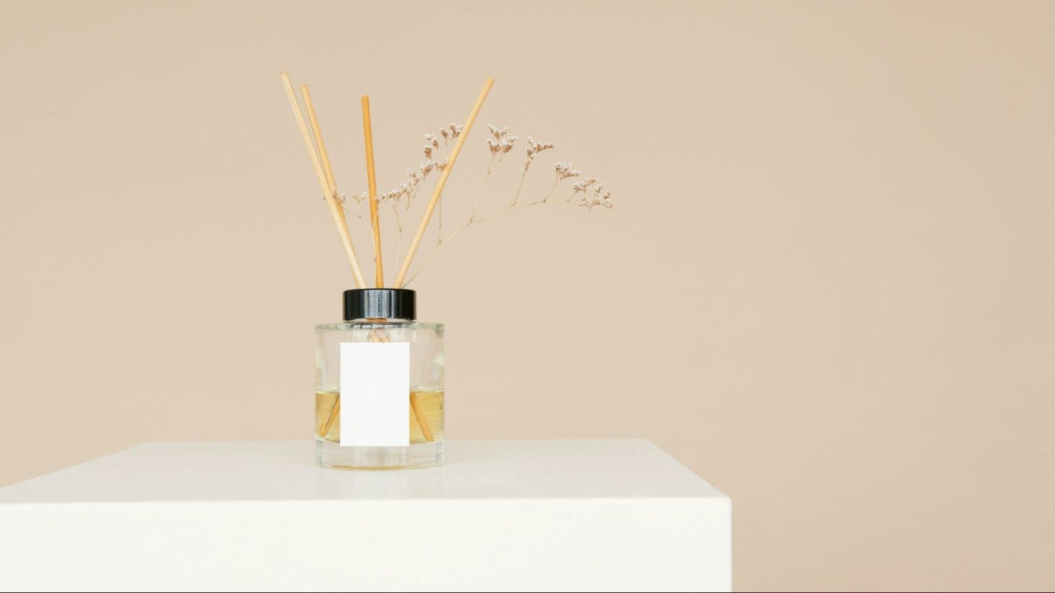 Simple Guide to Buying the Best Reed Diffuser Sticks - Brass Smile
